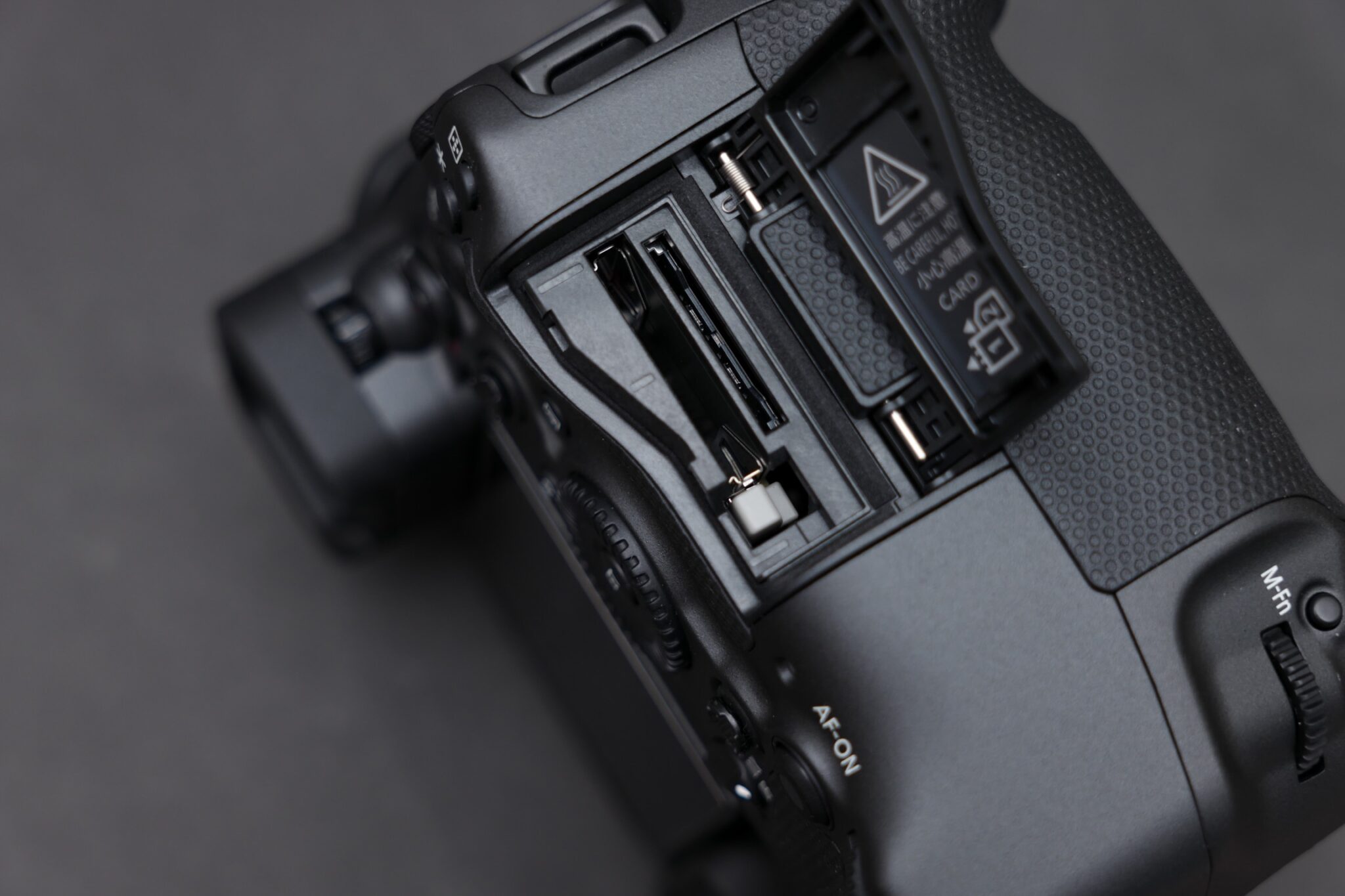 EOS R3のCFExpressとSDカードのダブルスロットをポジティブに考えてみた | cameblo〜カメブロ〜